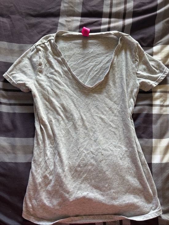 La SENZA | Tops | La Senza Light Gray Vneck Short Sleeve Tee | Poshmark